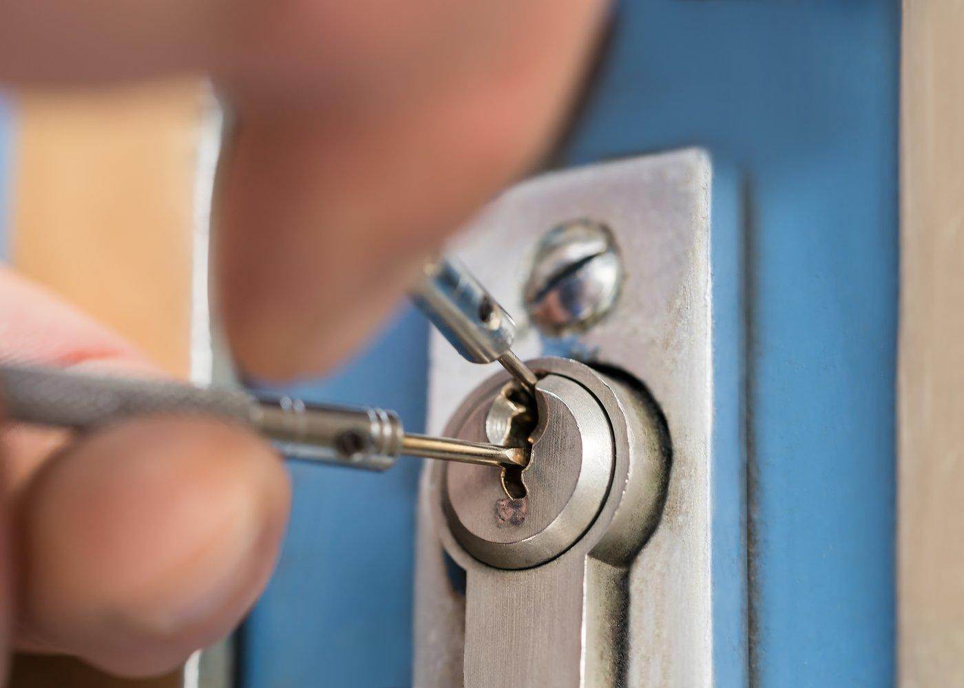 Broken Key Extraction Service | Old Street's Best Tradespeople | Housekeep