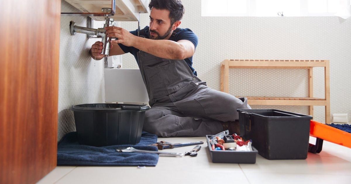 Plumbing Service | Tradespeople | Housekeep